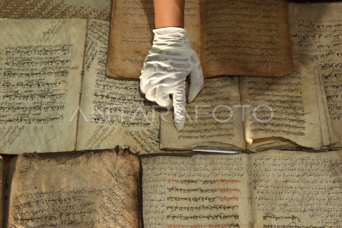 MENELUSURI JEJAK INTELEKTUAL MELALUI MANUSKRIP KUNO | ANTARA Foto