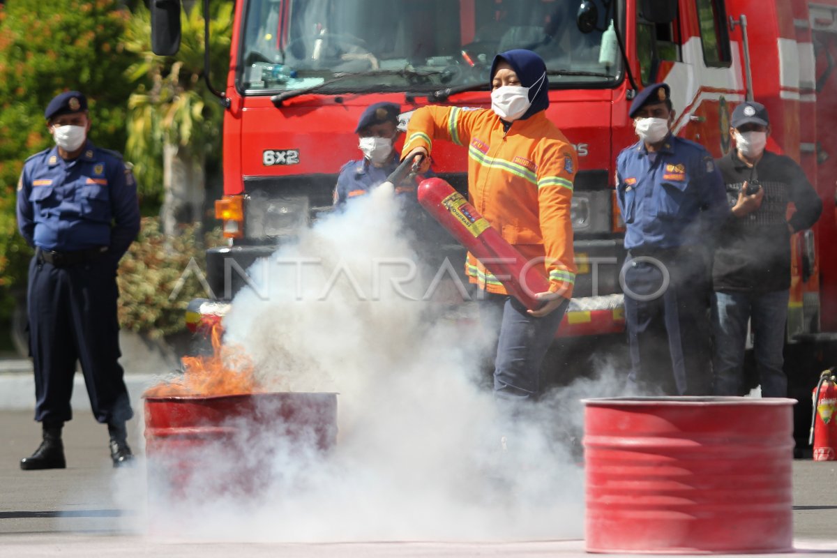 SOSIALISASI PENCEGAHAN DAN PENANGGULANGAN KEBAKARAN | ANTARA Foto