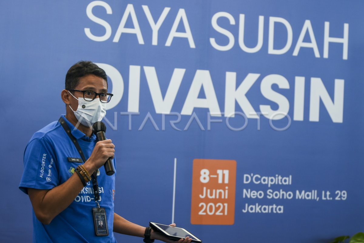 SANDIAGA UNO DISUNTIK VAKSIN COVID-19 ASTRA ZENECA | ANTARA Foto SANDIAGA UNO DISUNTIK VAKSIN COVID-19 ASTRA ZENECA | ANTARA Foto