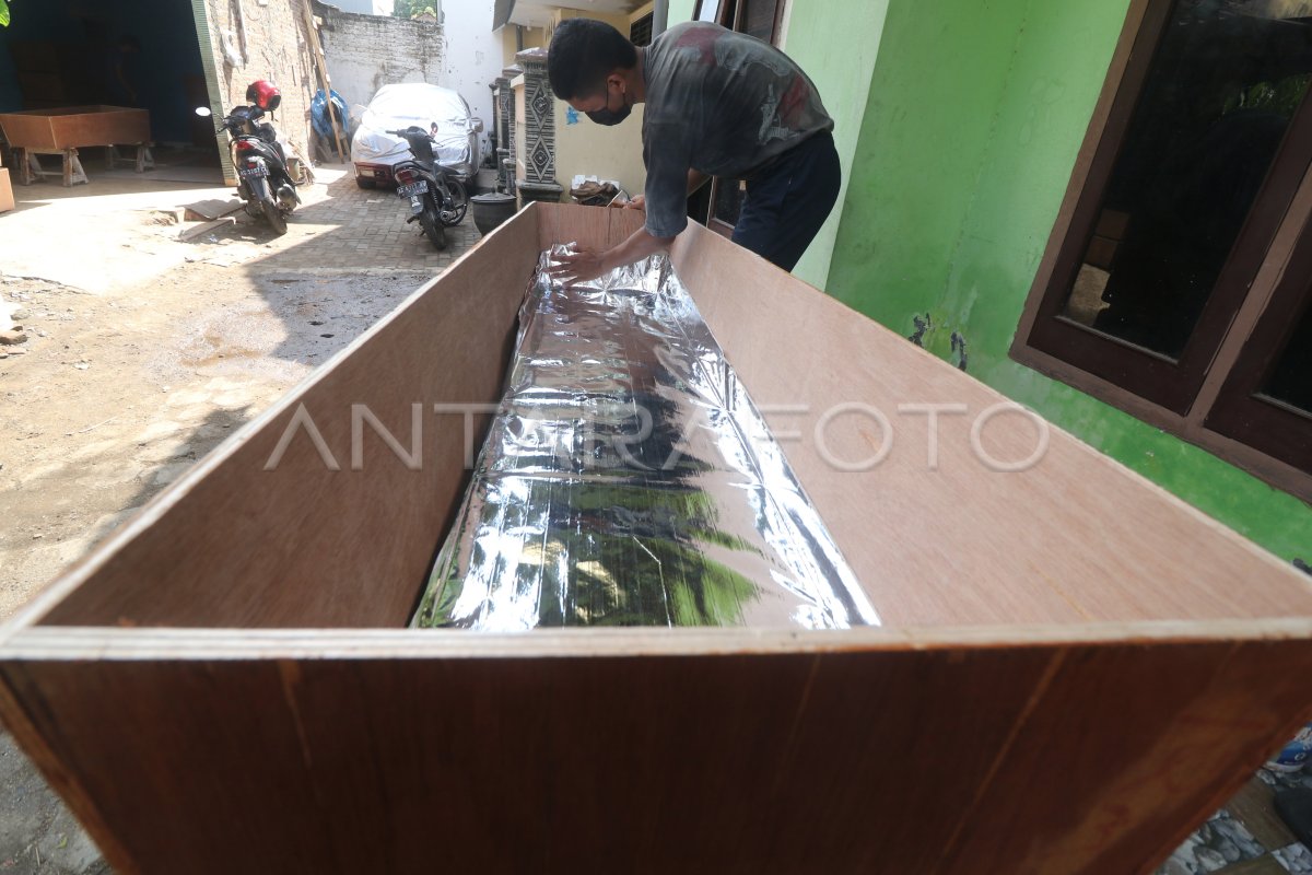 PERMINTAAN PETI MATI RUMAH SAKIT | ANTARA Foto