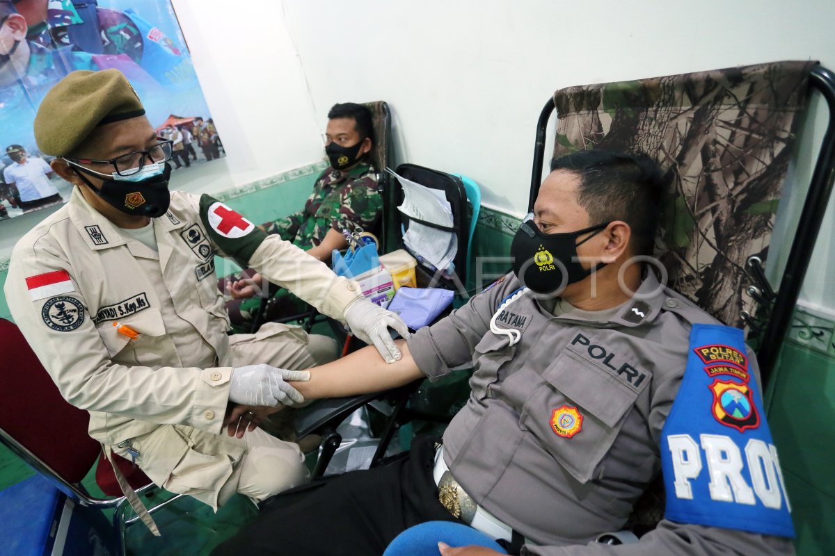 BAKSOS DONOR DARAH JELANG HUT TNI KE-76 | ANTARA Foto