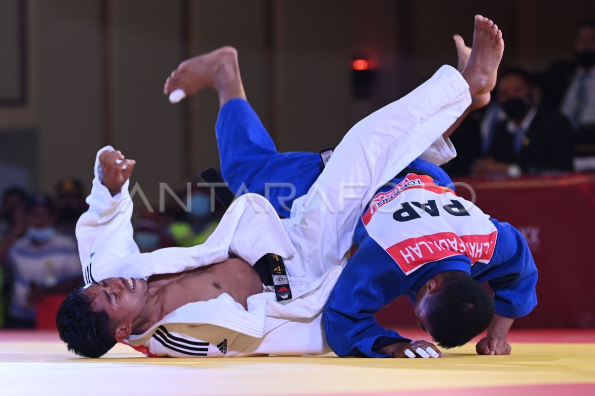 PAPUA RAIH MEDALI EMAS JUDO 55 KG PON PAPUA | ANTARA Foto PAPUA RAIH MEDALI EMAS JUDO 55 KG PON PAPUA | ANTARA Foto