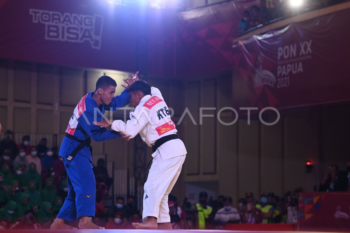 PAPUA RAIH MEDALI EMAS JUDO 55 KG PON PAPUA | ANTARA Foto
