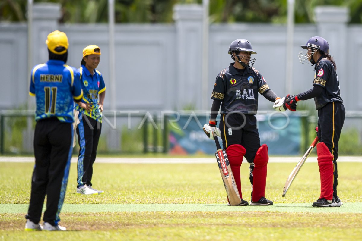 TIM KRIKET PUTRI BALI RAIH MEDALI EMAS T20 PON PAPUA | ANTARA Foto