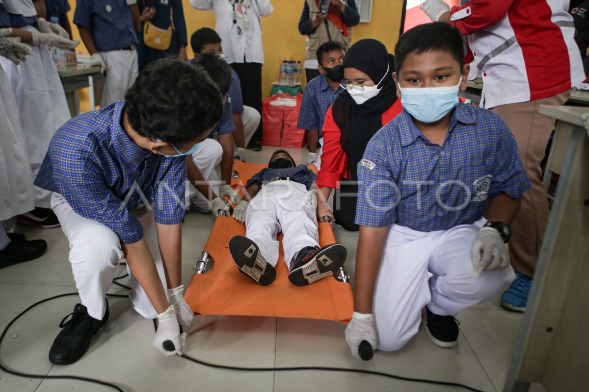 PELATIHAN DOKTER KECIL | ANTARA Foto PELATIHAN DOKTER KECIL | ANTARA Foto