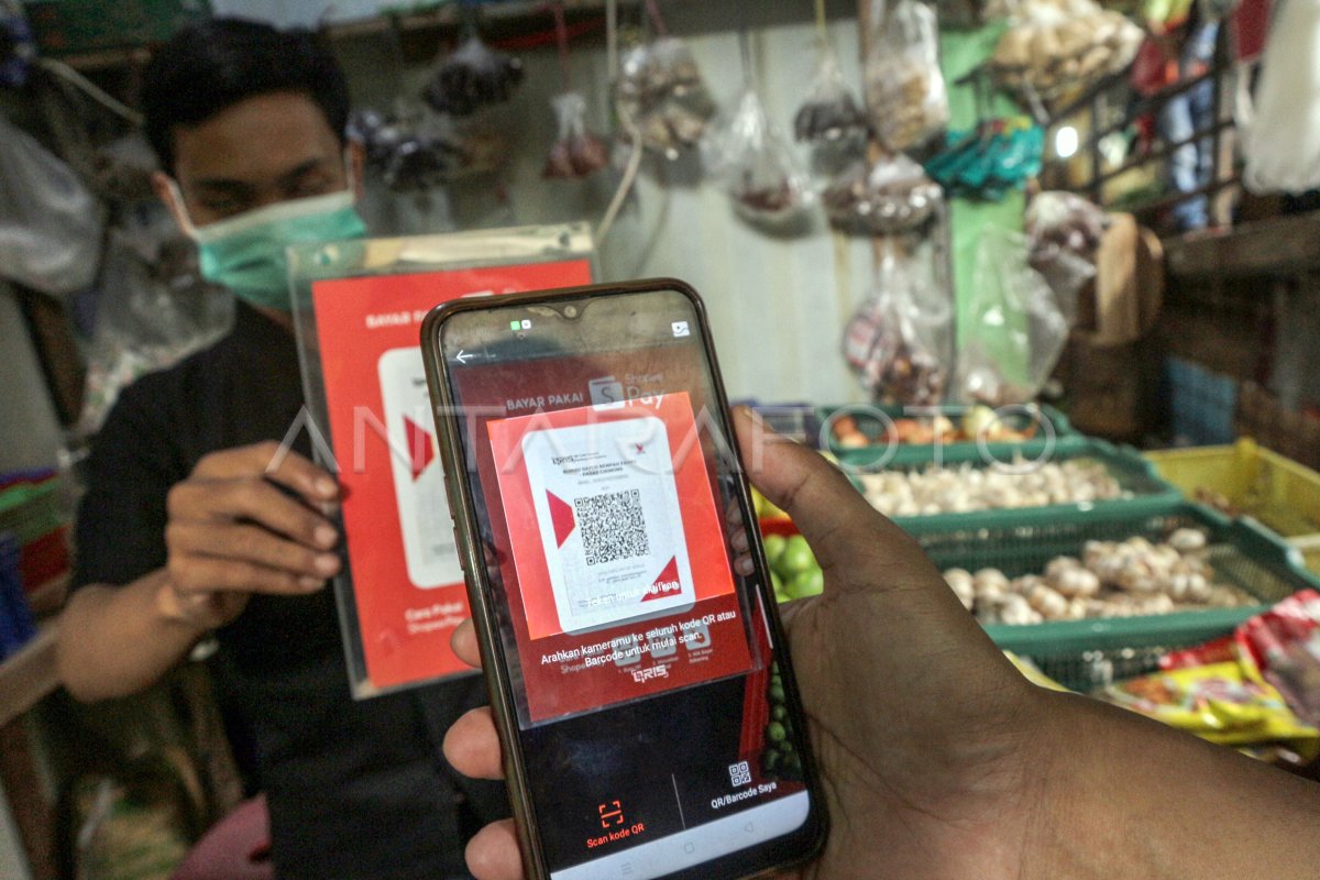 TARGET DIGITALISASI PASAR TRADISIONAL | ANTARA Foto