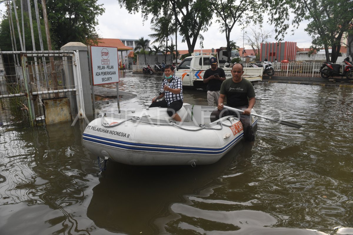 PELABUHAN SUNDA KELAPA TERENDAM BANJIR ROB | ANTARA Foto