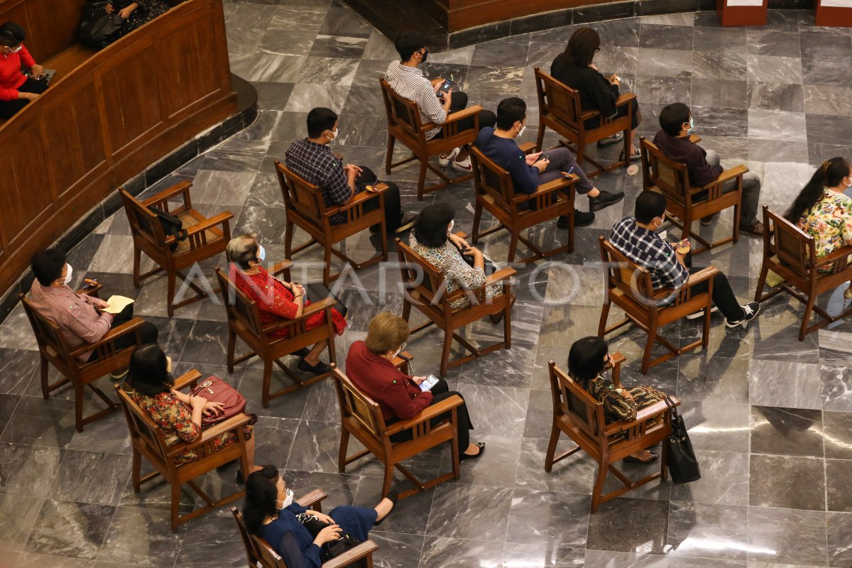 IBADAH MALAM NATAL GEREJA IMMANUEL JAKARTA | ANTARA Foto