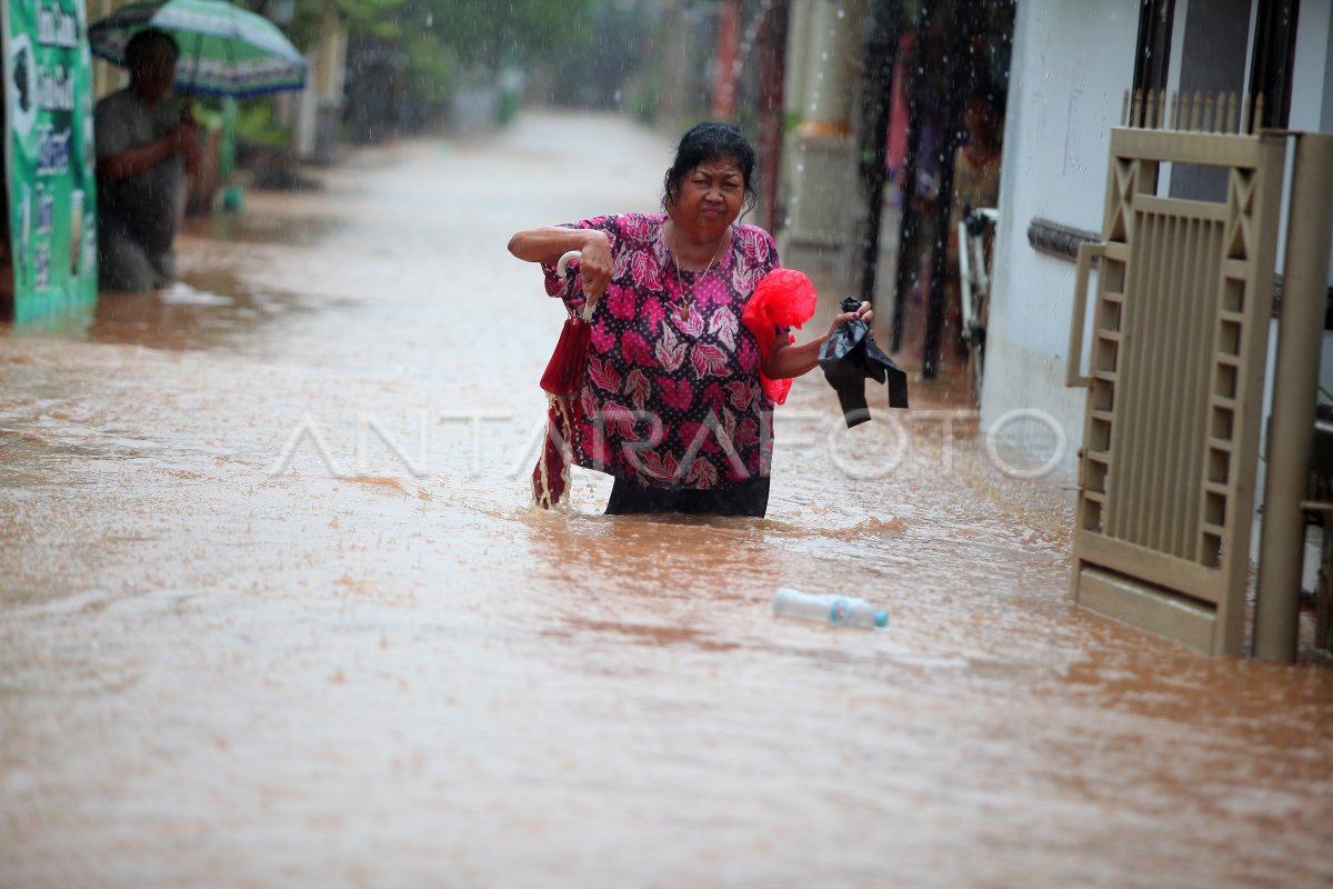FLOOD IN GRATI | ANTARA Foto