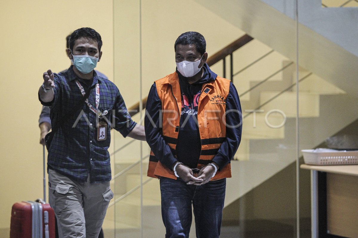 KPK TAHAN ISKANDAR PERANGIN ANGIN | ANTARA Foto