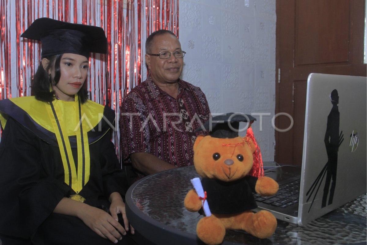 GRADUATION UNIVERSITY NUSA CENDANA KUPANG | ANTARA Foto GRADUATION UNIVERSITY NUSA CENDANA KUPANG | ANTARA Foto