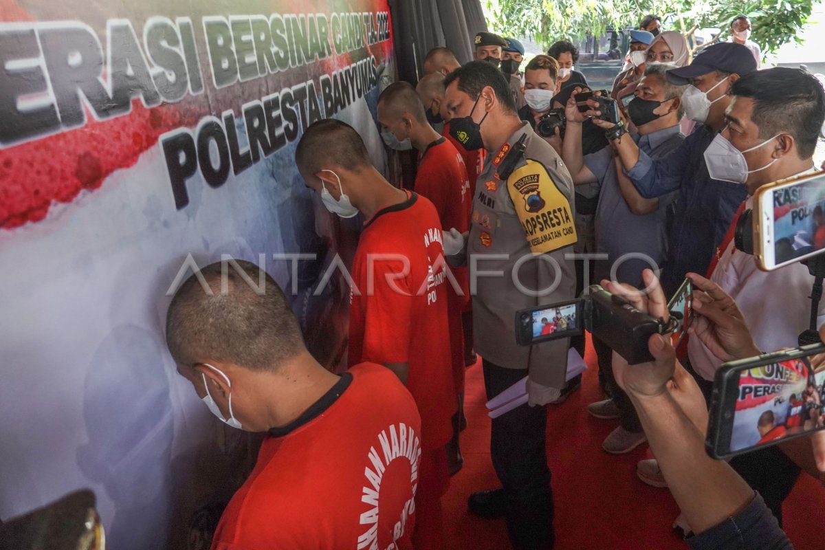 JARINGAN PENGEDAR GANJA 2,52 KILOGRAM | ANTARA Foto JARINGAN PENGEDAR GANJA 2,52 KILOGRAM | ANTARA Foto