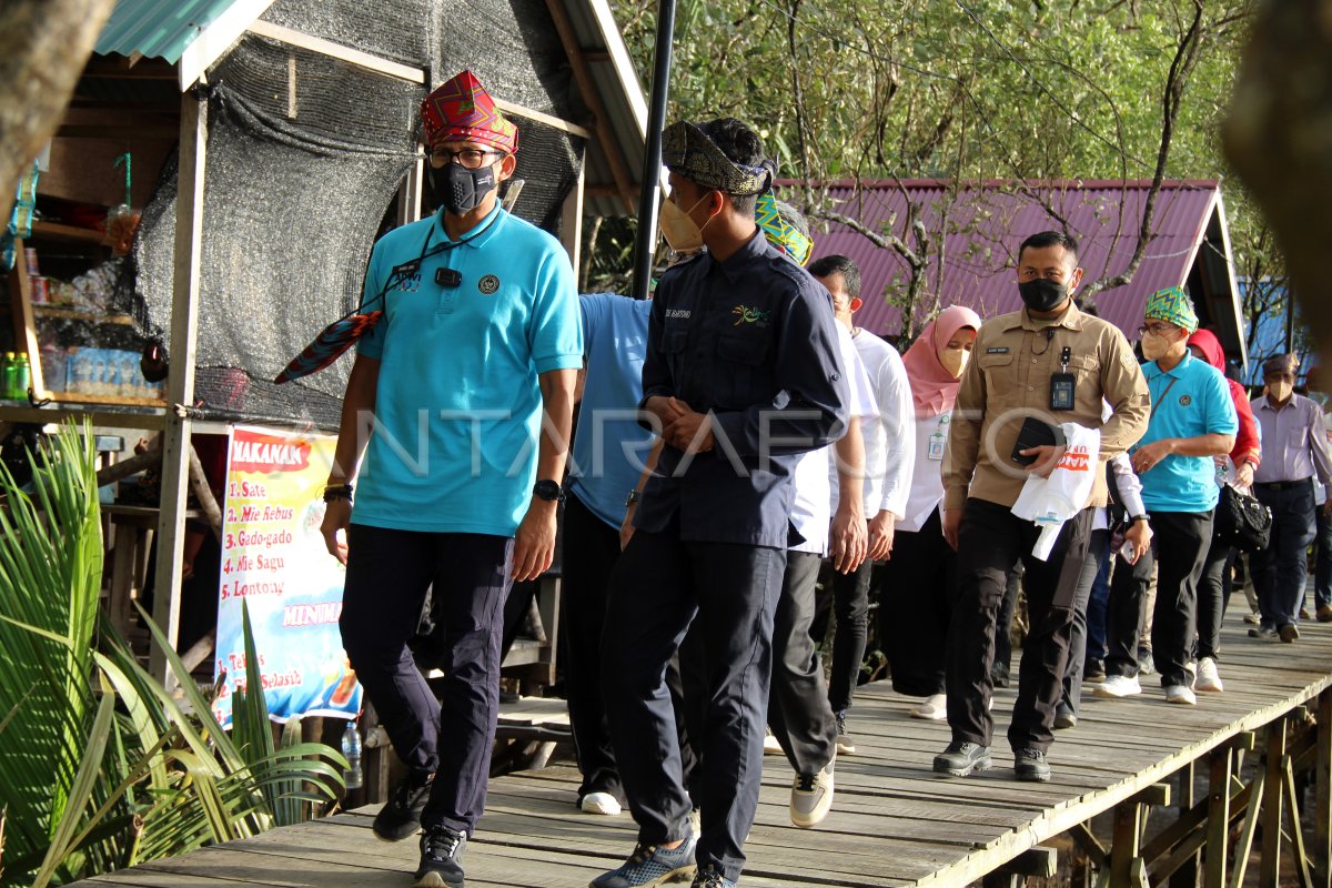 SANDIAGA UNO KUNJUNGI DESA WISATA SUNGAI KUPAH | ANTARA Foto SANDIAGA UNO KUNJUNGI DESA WISATA SUNGAI KUPAH | ANTARA Foto