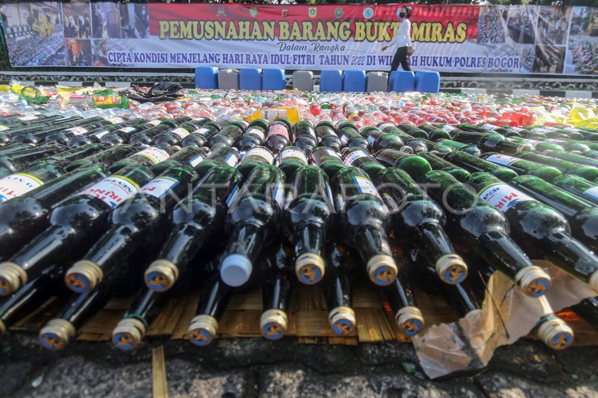 PEMUSNAHAN MIRAS ILEGAL | ANTARA Foto