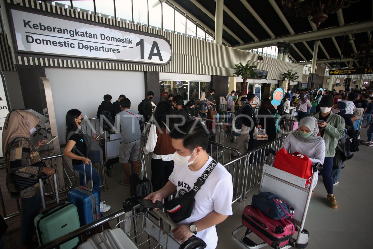 ARUS MUDIK DI BANDARA SOETTA | ANTARA Foto