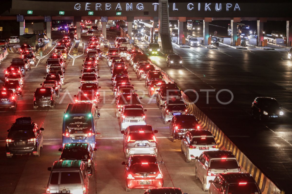 ARUS BALIK LEBARAN DI TOL TANGERANG-MERAK | ANTARA Foto