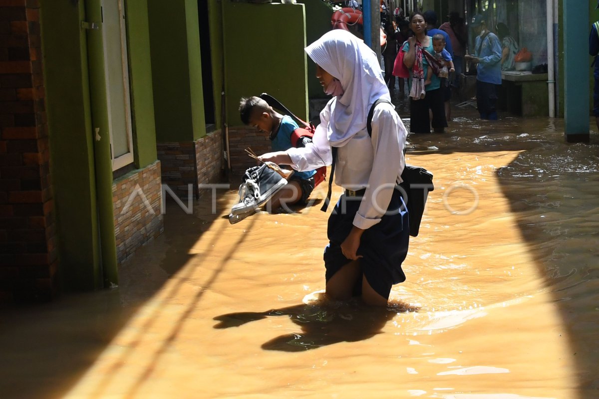 BANJIR KIRIMAN DI KAMPUNG MELAYU | ANTARA Foto