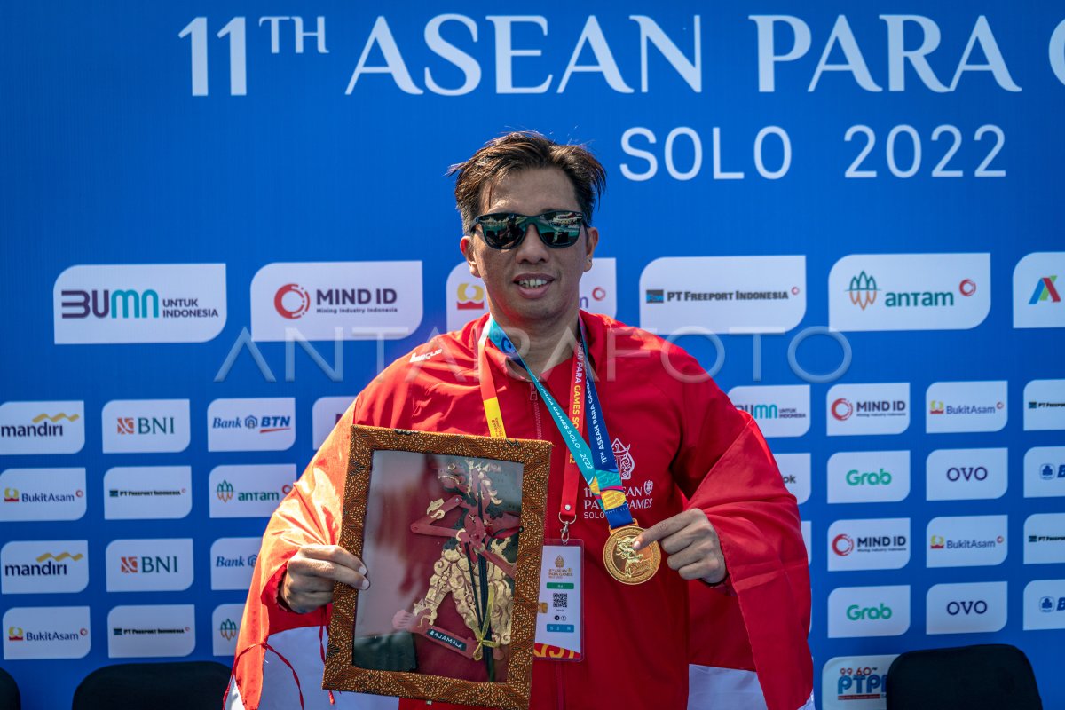 MEDALI EMAS RENANG 50 METER GAYA PUNGGUNG PUTRA S10 APG 2022 | ANTARA Foto