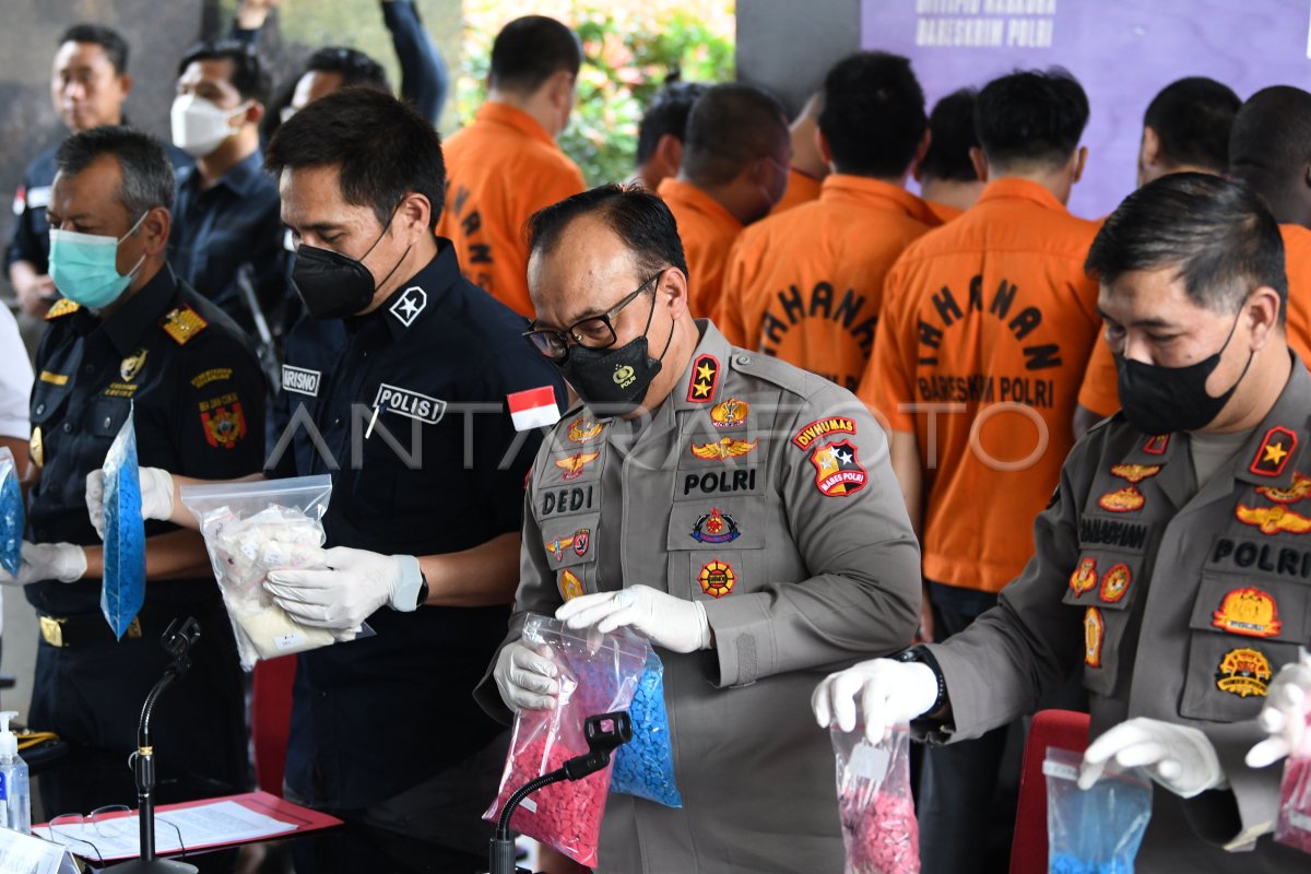 POLISI TANGKAP PENGEDAR NARKOBA JARINGAN INTERNASIONAL | ANTARA Foto
