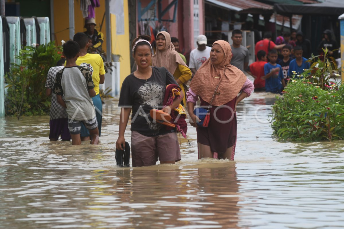 BANJIR AKIBAT LUAPAN SUNGAI PALU | ANTARA Foto