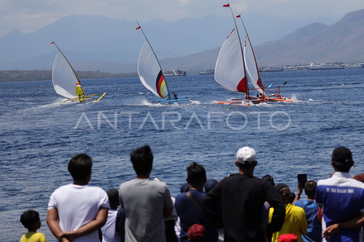 LOMBA PERAHU LAYAR HUT TNI AL | ANTARA Foto
