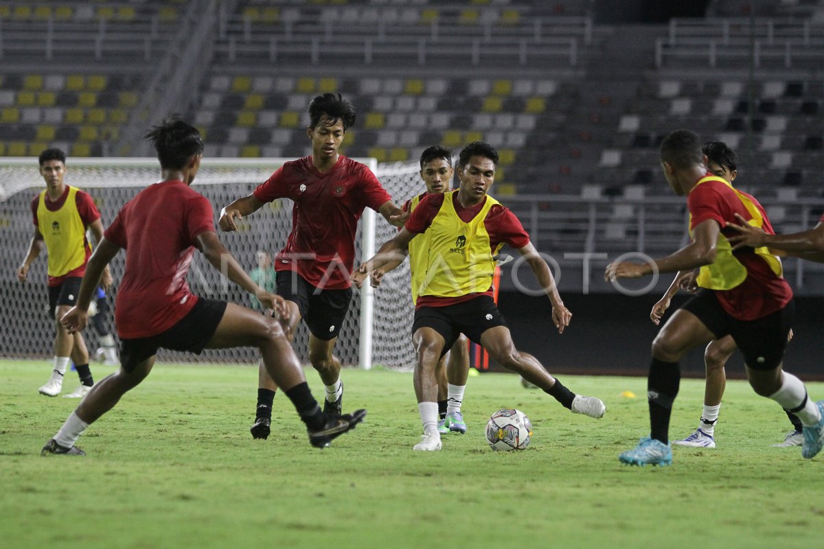 LATIHAN TIMNAS U-19 | ANTARA Foto