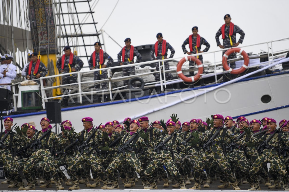 UPACARA HUT KE-77 TNI AL | ANTARA Foto