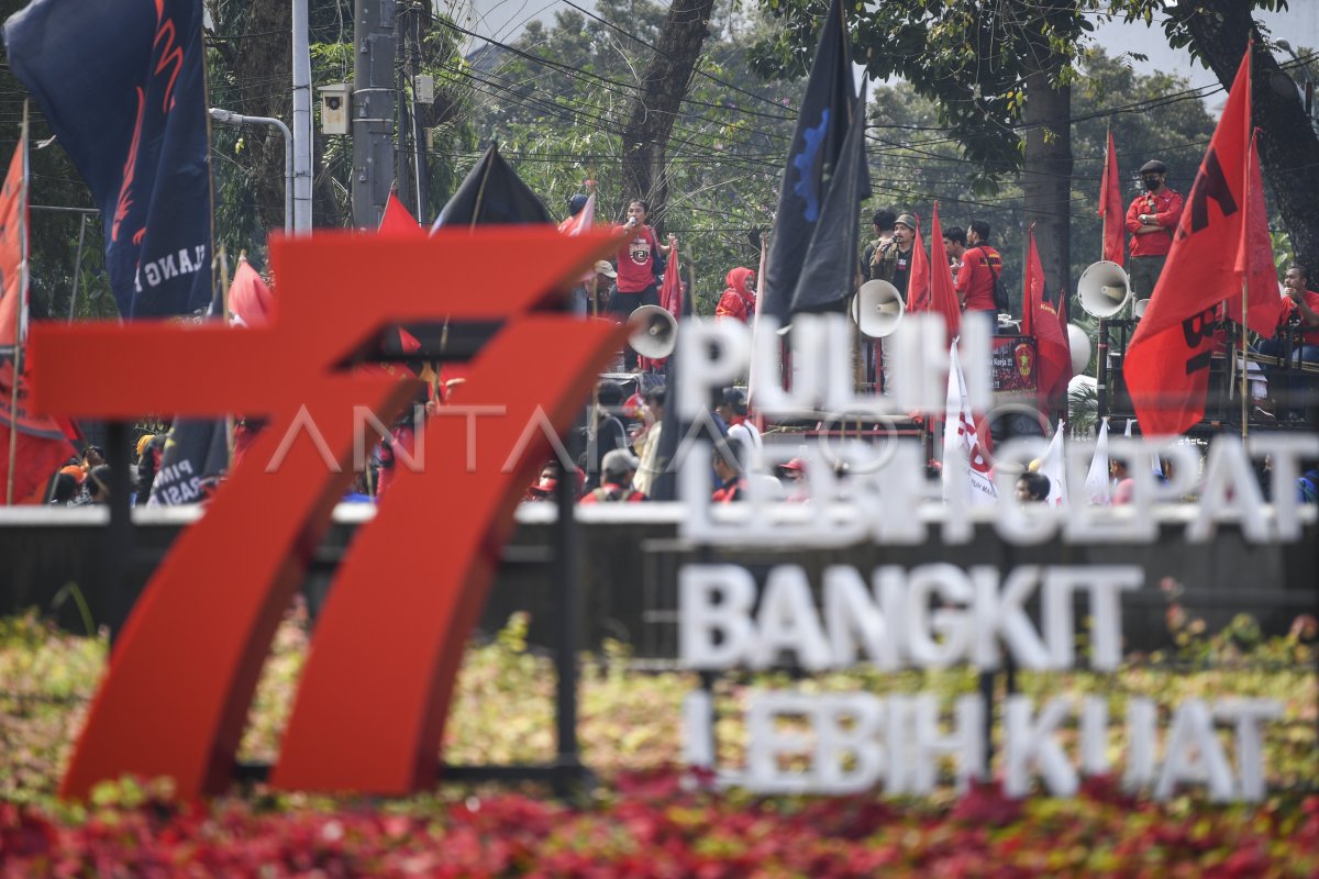 AKSI LANJUTAN TOLAK KENAIKAN HARGA BBM | ANTARA Foto