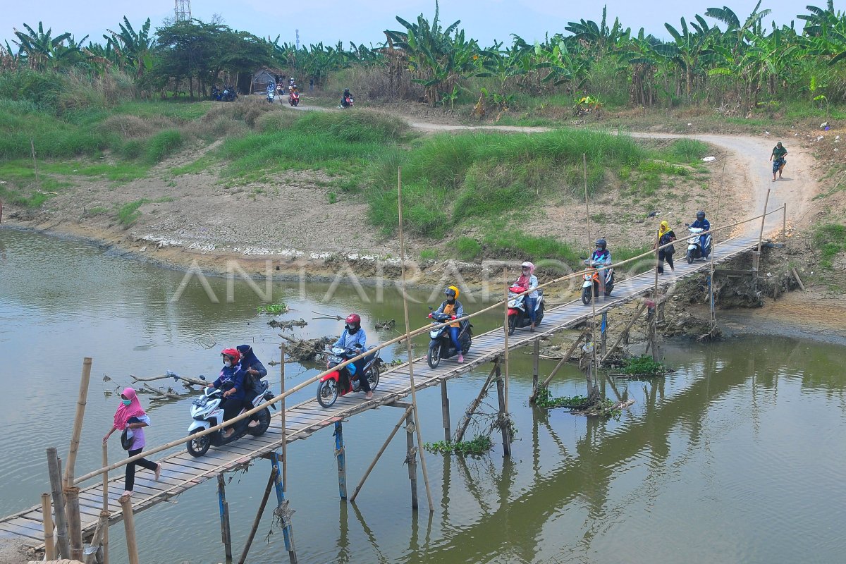 JEMBATAN ALTERNATIF PENGHUBUNG KABUPATEN | ANTARA Foto