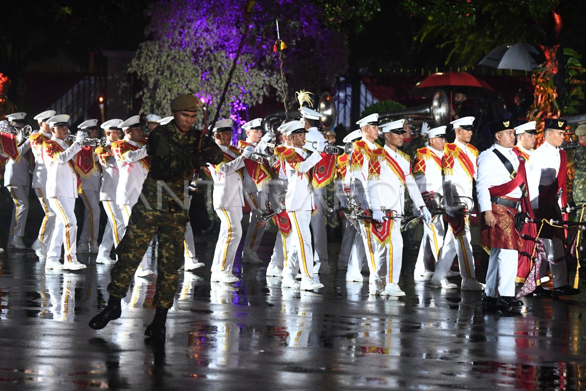 UPACARA PARADE SENJA | ANTARA Foto