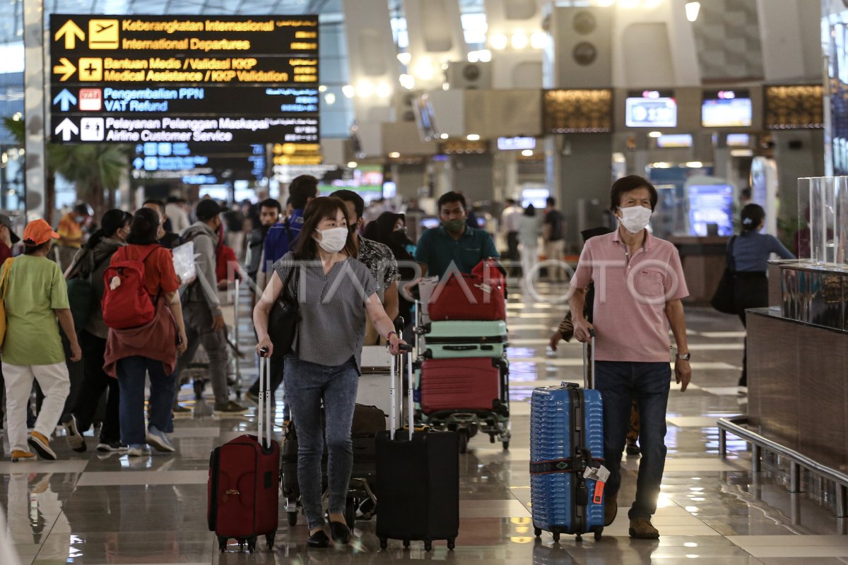 PERGERAKAN PENUMPANG PESAWAT ANGKASA PURA II | ANTARA Foto