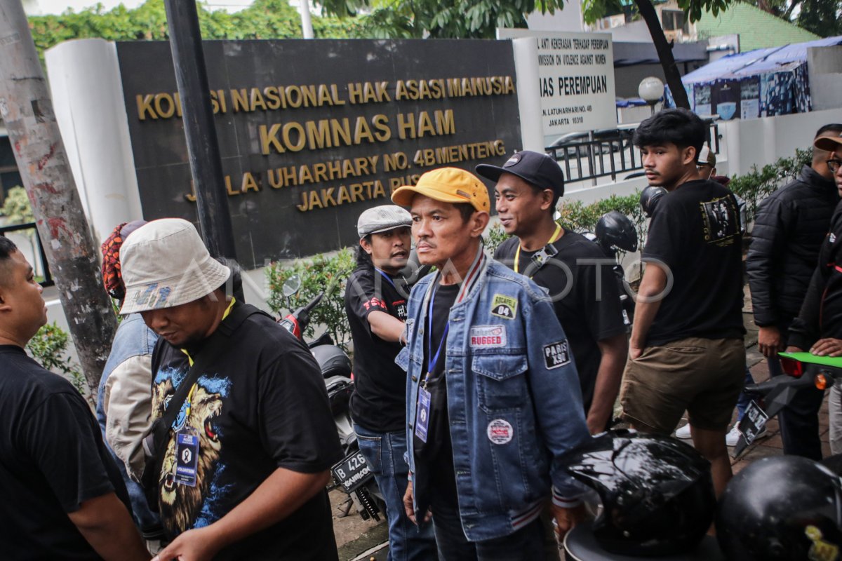 PERTEMUAN KELUARGA KORBAN TRAGEDI KANJURUHAN DENGAN KOMNAS HAM | ANTARA Foto