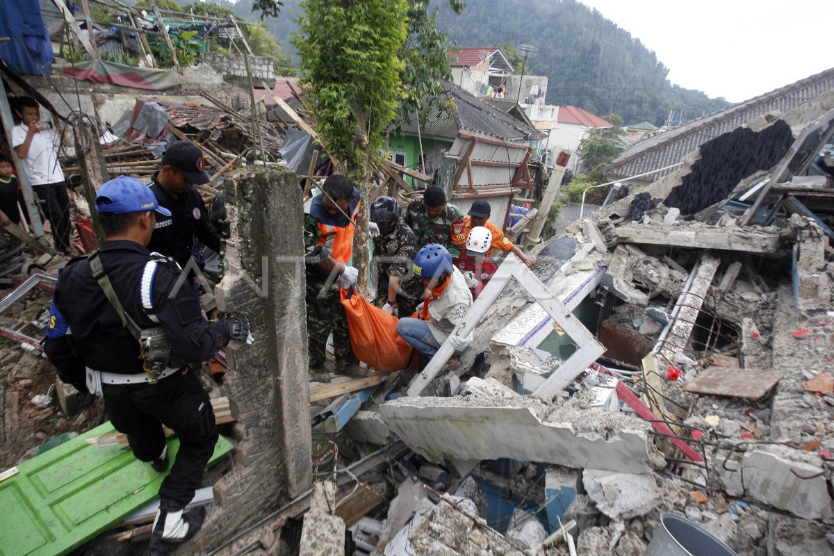 KORBAN MENINGGAL DUNIA AKIBAT GEMPA CIANJUR | ANTARA Foto KORBAN MENINGGAL DUNIA AKIBAT GEMPA CIANJUR | ANTARA Foto