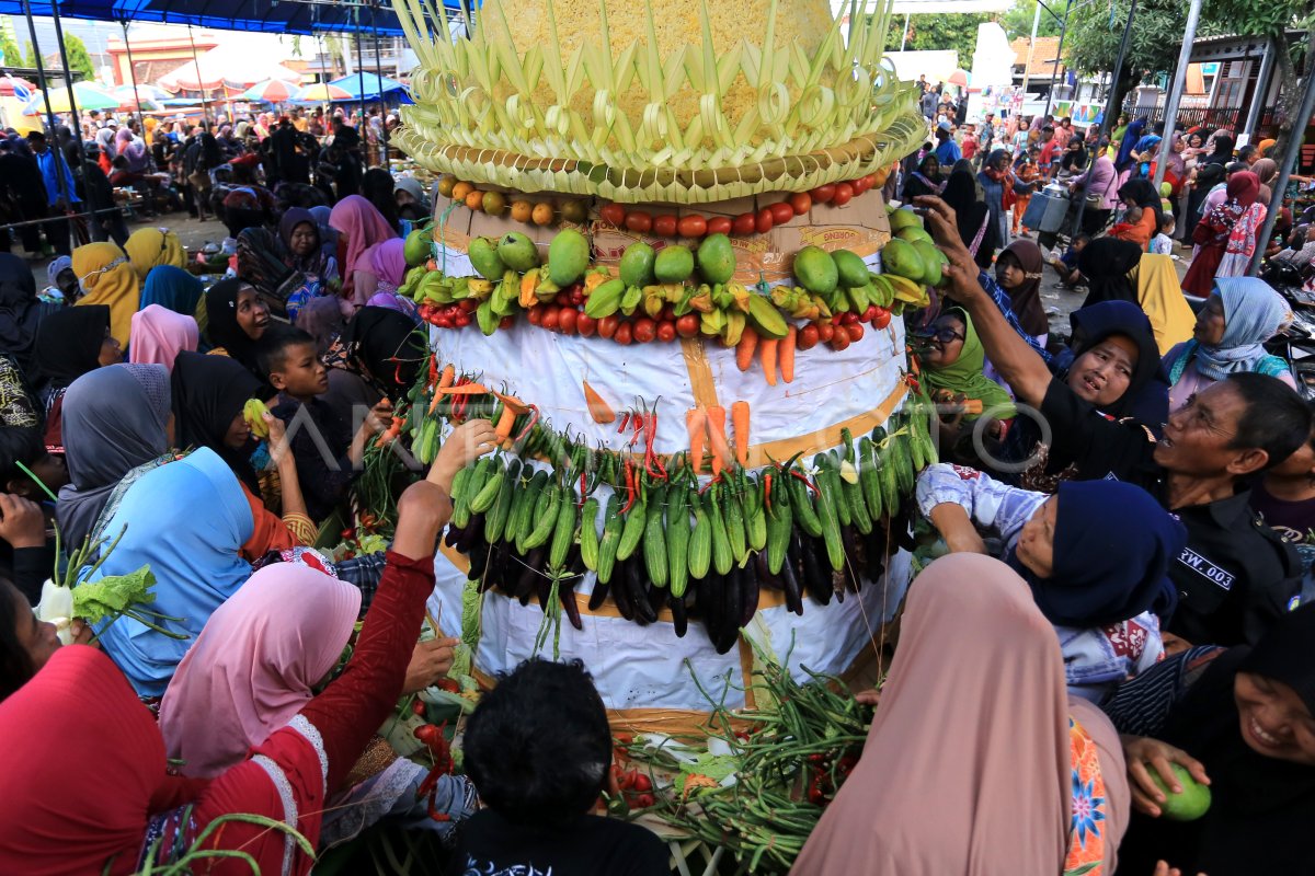 TRADISI SEDEKAH BUMI INDRAMAYU | ANTARA Foto