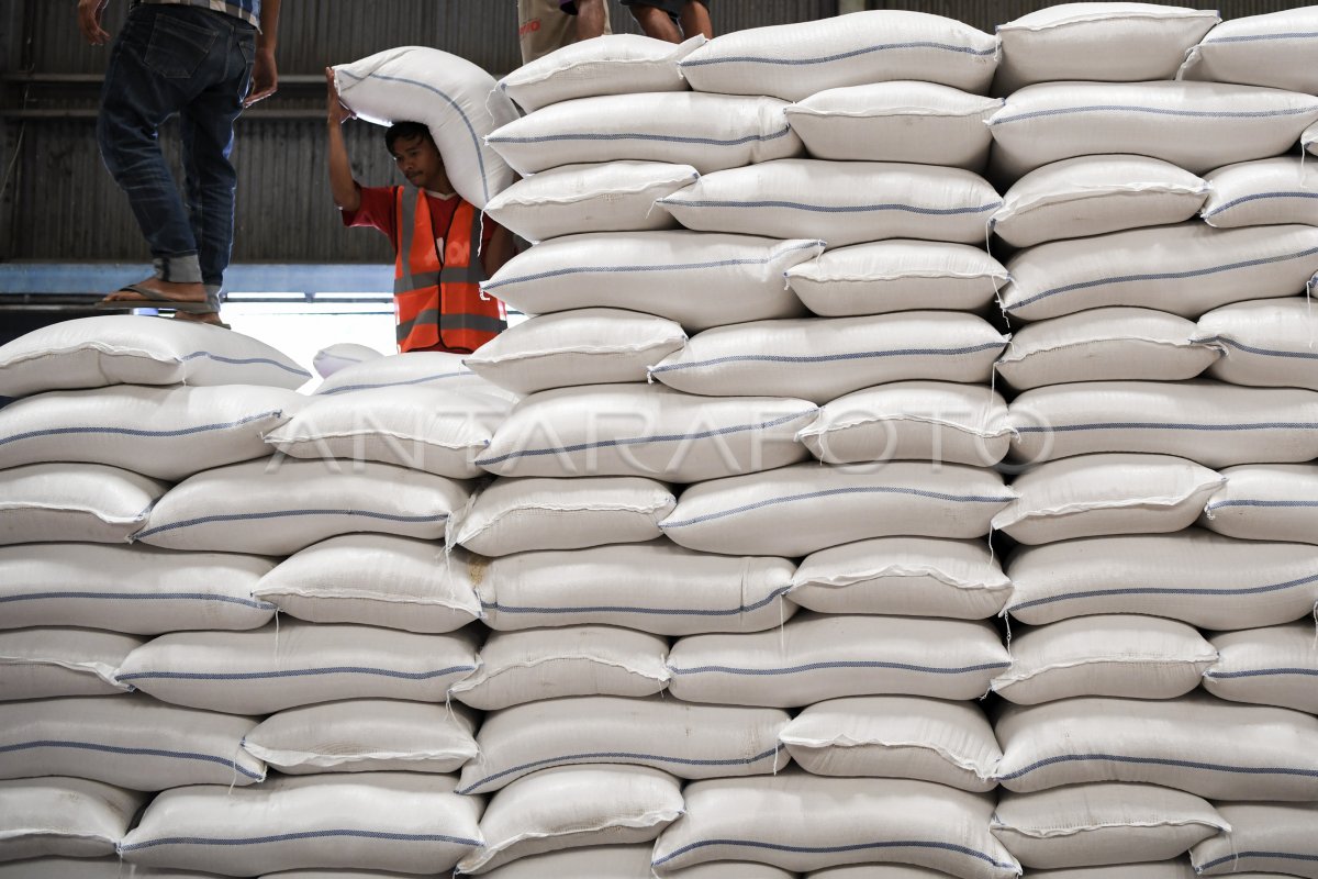 BULOG JAMIN STOK BERAS MENCUKUPI HINGGA AKHIR 2022 | ANTARA Foto