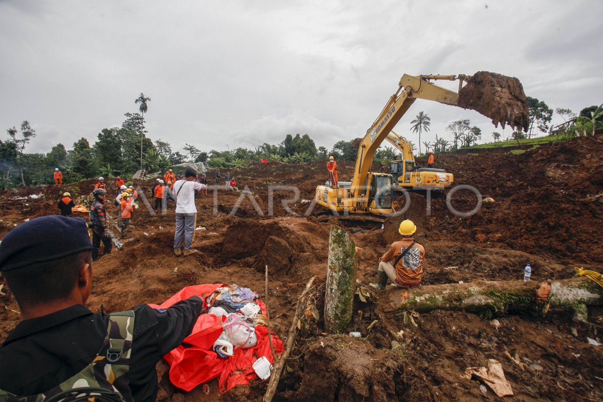 PENAMBAHAN JUMLAH KORBAN MENINGGAL DUNIA GEMPA CIANJUR | ANTARA Foto