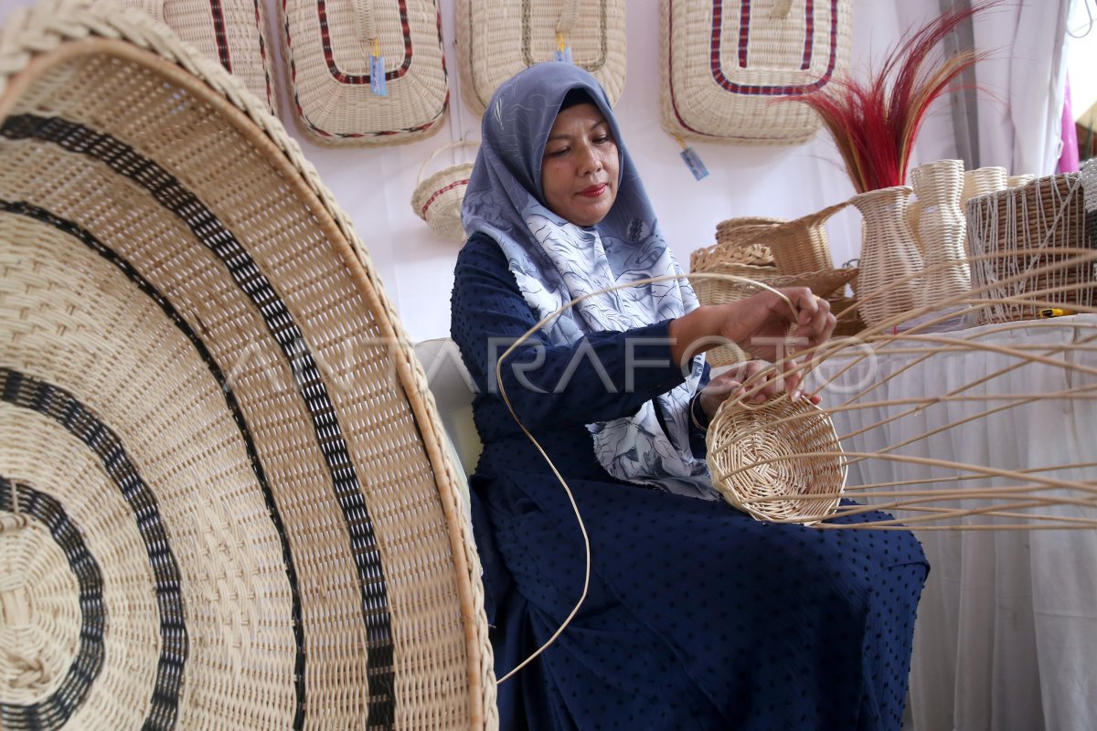 BAZAR PRODUK UNGGULAN UMKM 2022 | ANTARA Foto