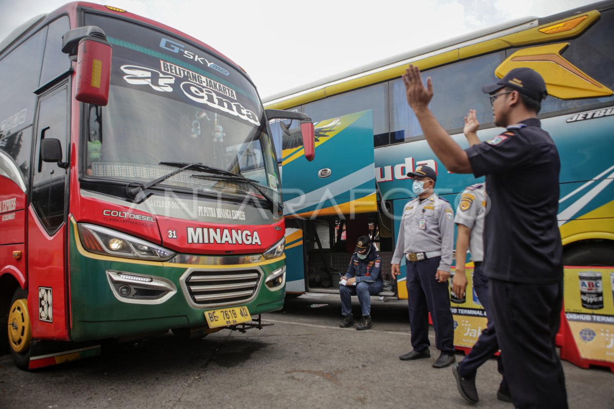 PEMERIKSAAN KELAIKAN BUS ANGKUTAN NATAL DAN TAHUN BARU | ANTARA Foto