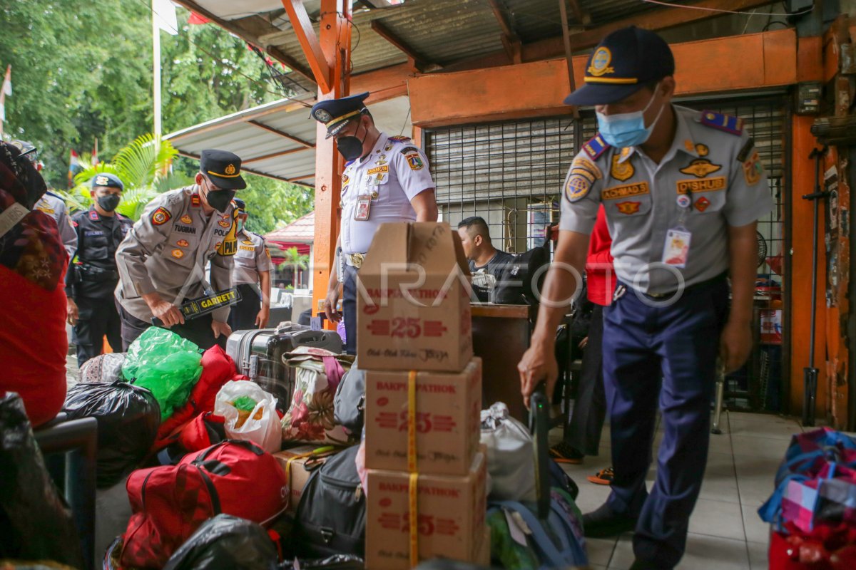 PUNCAK ARUS MUDIK NATARU DI JAKARTA | ANTARA Foto PUNCAK ARUS MUDIK NATARU DI JAKARTA | ANTARA Foto