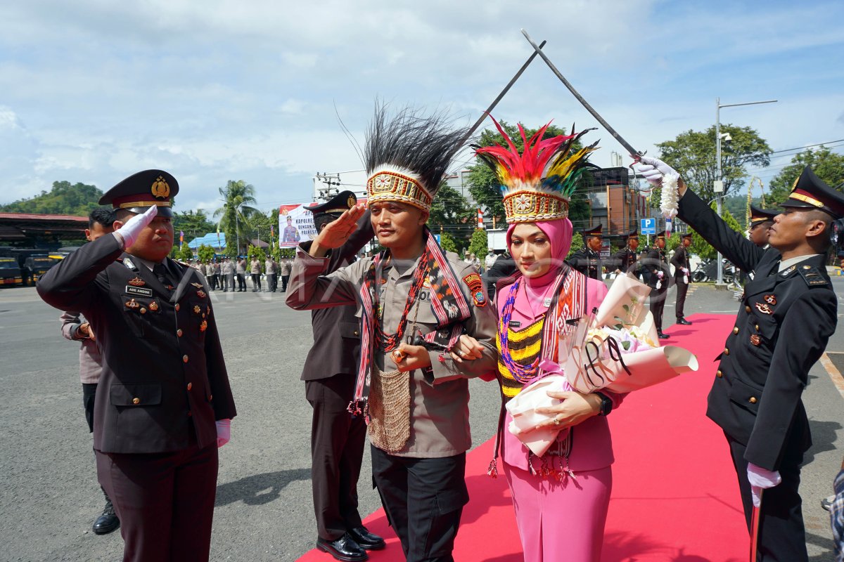 KAPOLRES PERTAMA BERPANGKAT KOMBES DI PAPUA BARAT DAYA | ANTARA Foto KAPOLRES PERTAMA BERPANGKAT KOMBES DI PAPUA BARAT DAYA | ANTARA Foto