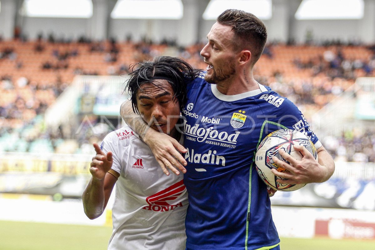 PSM MAKASSAR KALAHKAN PERSIB BANDUNG | ANTARA Foto PSM MAKASSAR KALAHKAN PERSIB BANDUNG | ANTARA Foto