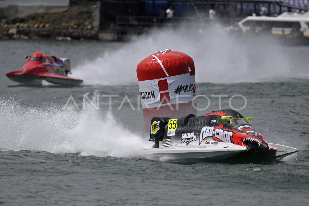 LATIHAN BEBAS F1 POWERBOAT DANAU TOBA 2023 | ANTARA Foto