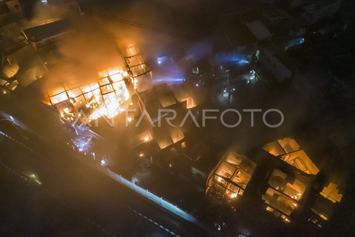 KEBAKARAN DEPO PERTAMINA PLUMPANG | ANTARA Foto