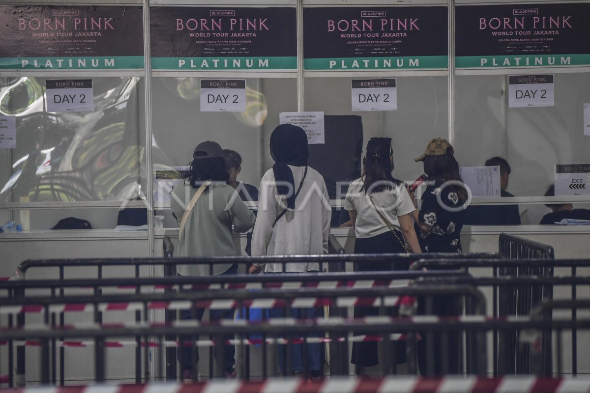 PENUKARAN TIKET KONSER BLACKPINK | ANTARA Foto