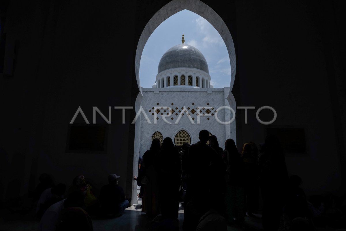 PERSIAPAN RAMADHAN IN MASJID SYEIKH ZAYED SOLO | ANTARA Foto