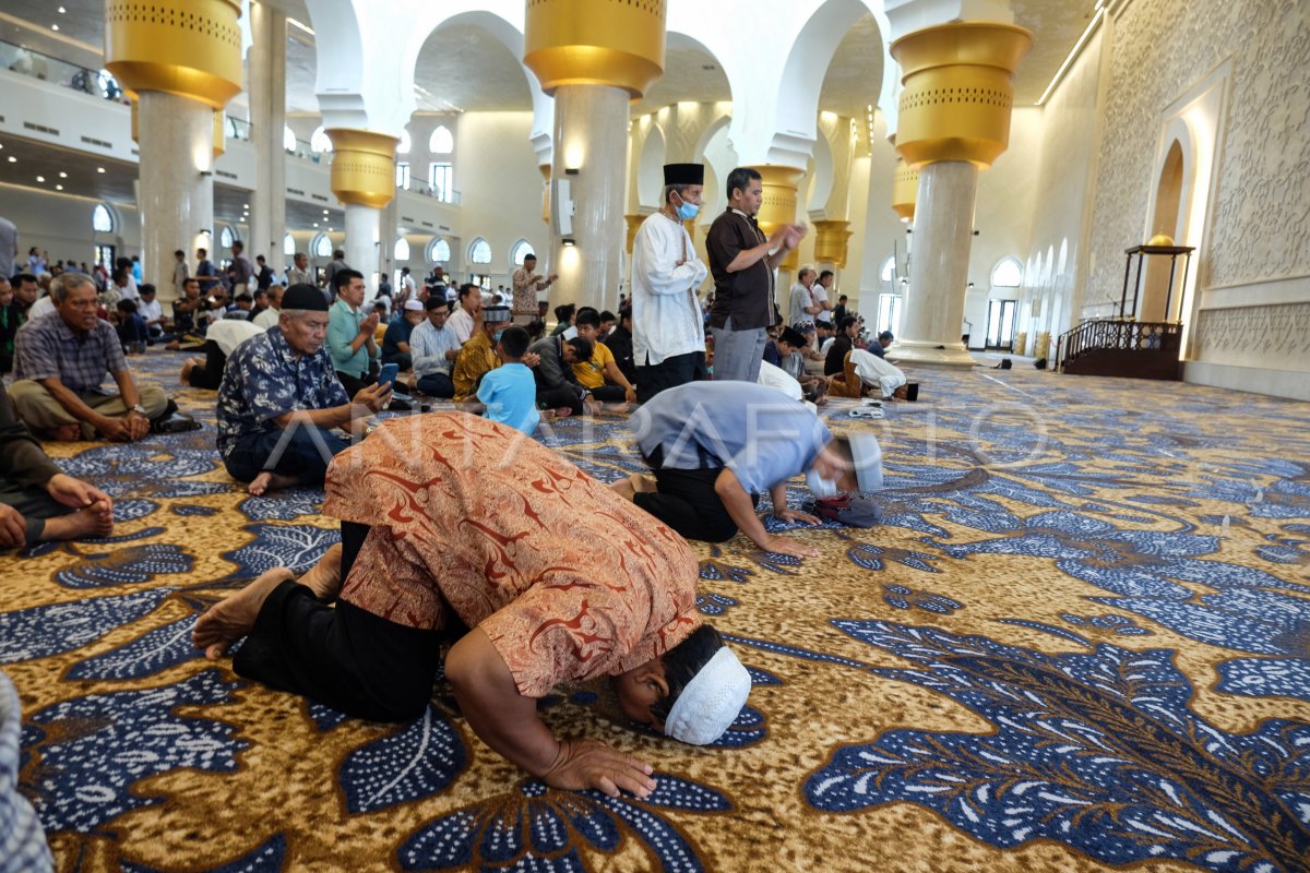 PERSIAPAN RAMADHAN EN MASJID SYEIKH ZAYED SOLO | ANTARA Foto