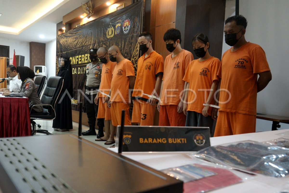 UNGKAP KASUS TINDAK PIDANA INFORMASI DAN TRANSAKSI ELEKTRONIK | ANTARA Foto UNGKAP KASUS TINDAK PIDANA INFORMASI DAN TRANSAKSI ELEKTRONIK | ANTARA Foto