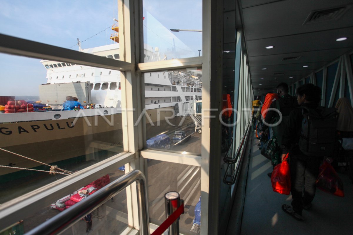 ARUS PEMUDIK DI PELABUHAN TANJUNG PERAK SURABAYA | ANTARA Foto