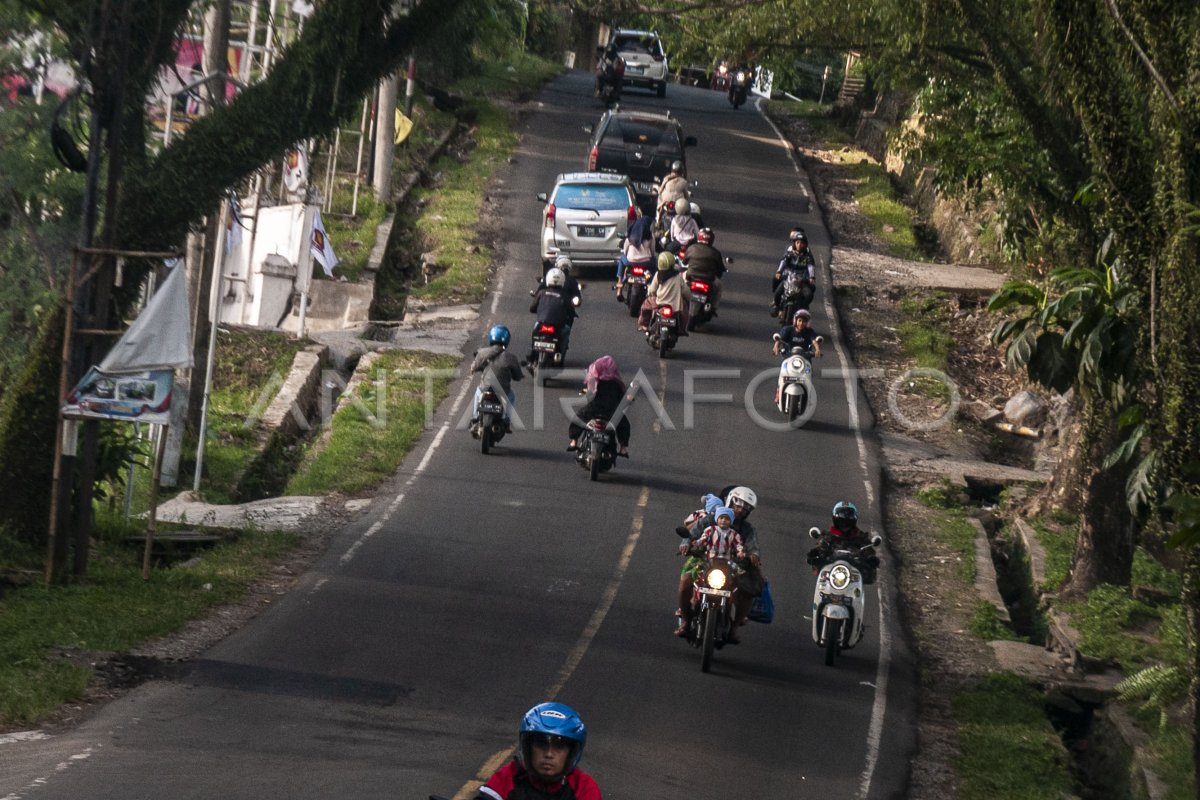 JALUR MUDIK RAWAN KECELAKAAN DI PANDEGLANG | ANTARA Foto JALUR MUDIK RAWAN KECELAKAAN DI PANDEGLANG | ANTARA Foto