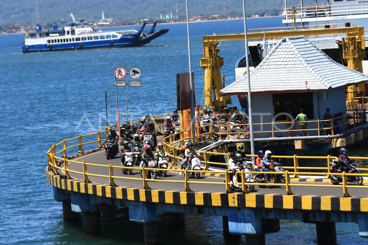 ARUS MUDIK H-3 DI PELABUHAN KETAPANG | ANTARA Foto